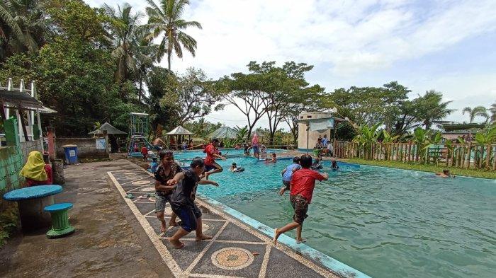 Intip Kolam Renang Manggong Desa Batu Kumbung, Objek Wisata yang Tidak ...