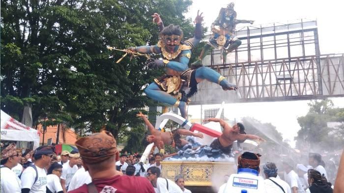 Cerita Ogoh-ogoh Dewa Baruna STT Amerta Karang Sidemen Menjuarai Pawai ...