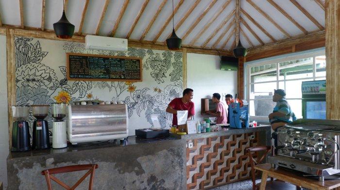 Sedjiwa, Cafe yang Tawarkan Pemandangan Sawah dan Pegunungan dengan ...