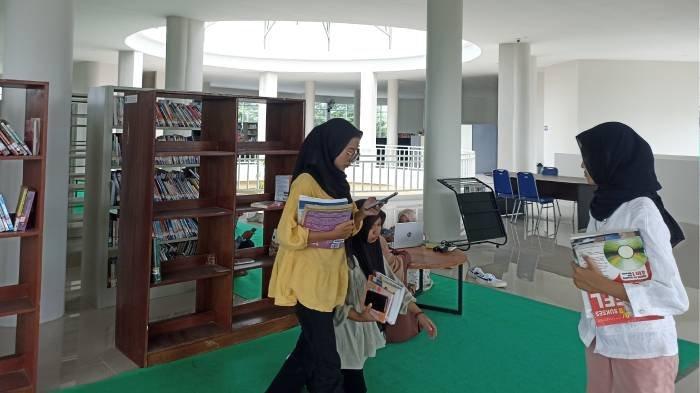 Pengunjung Gedung Baru Perpustakaan Kota Mataram Mengeluh Kegerahan - Tribunlombok.com