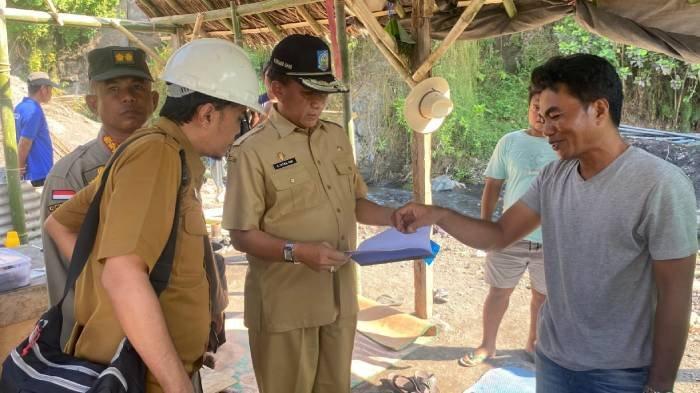 Momen Warga Bakar Berugak di Area Tambang Galian C Saat Rombongan Pemprov NTB Turun Sidak ...