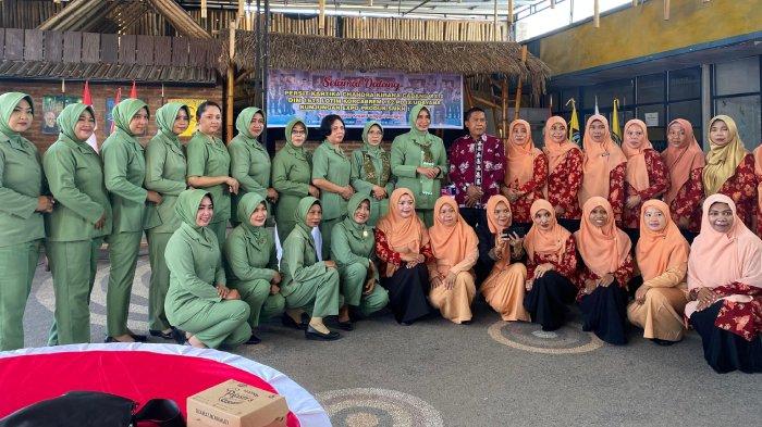 Persit Candra Kirana Kodim 1615/Lotim Terpesona Batik Tulis Karya Siswa ...