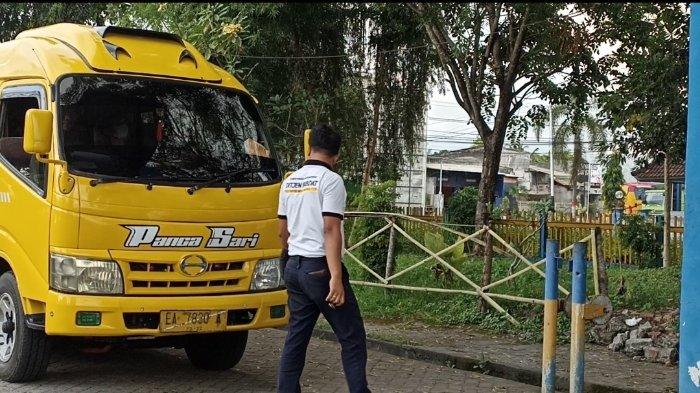 Tugirin Wajibkan Kendaraan Travel Masuk Terminal Sumer Payung Sumbawa ...