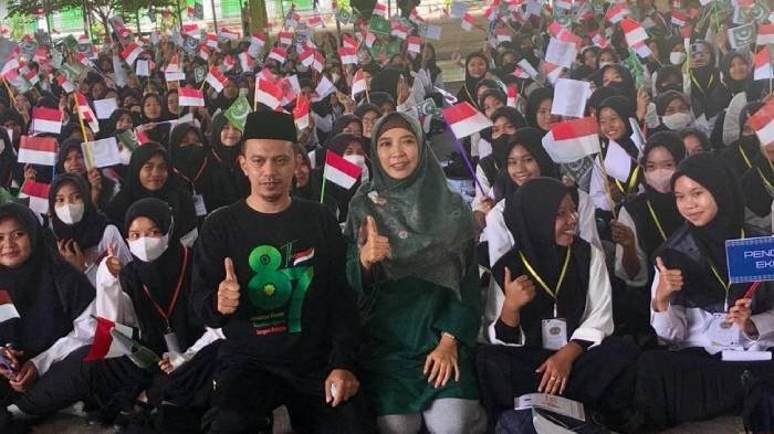 Ribuan Mahasiswa Baru Universitas Hamzanwadi Ikuti PKKMB, Rektor: Kunci Sukses Adalah Kerja ...