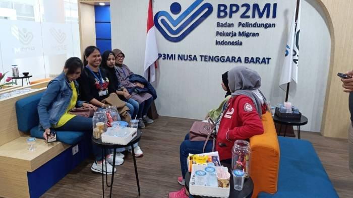 Disnaker Sumbawa Kawal Pemulangan 4 PMI Nonprosedural dari Suriah - Tribunlombok.com