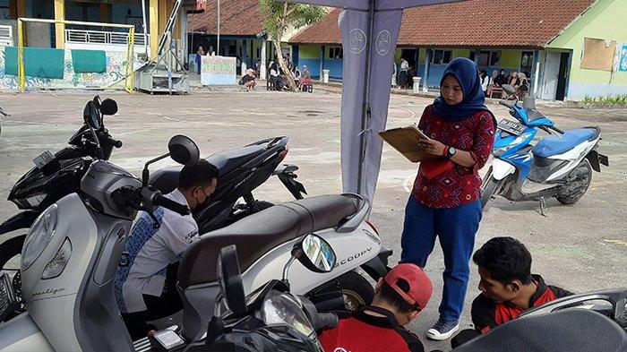 Guru dan Siswa SMKN 1 Sikur Antusias Ikut Servis Motor Yamaha FYP Goes ...