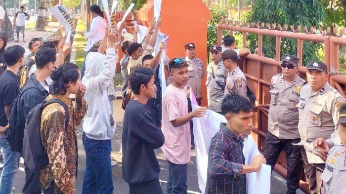 Massa Aksi Gedor Polda NTB, Desak Pengusutan Tambang Galian C Diduga Ilegal di KSB ...