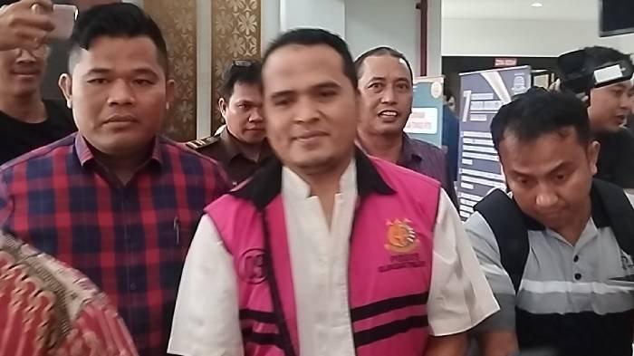 Eks Direktur PT Tripat Lalu Azril 'Bersyukur' Usai Jadi Tersangka Lagi di Kasus LCC ...