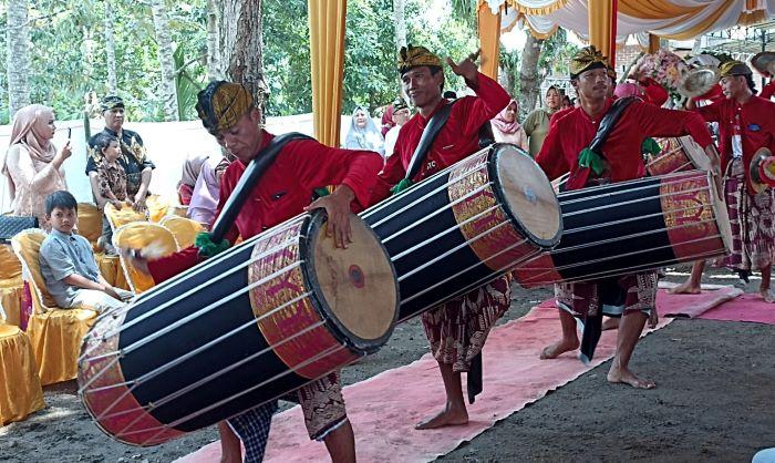 Mengenal Gendang Beleq, Sejarah Musik Tradisional Suku Sasak Pulau ...