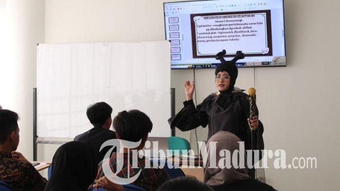 Aksi Dosen Unej Mengajar Sambil Cosplay, Demi Semangat Mahasiswa: Banyak yang Minta Selfie ...