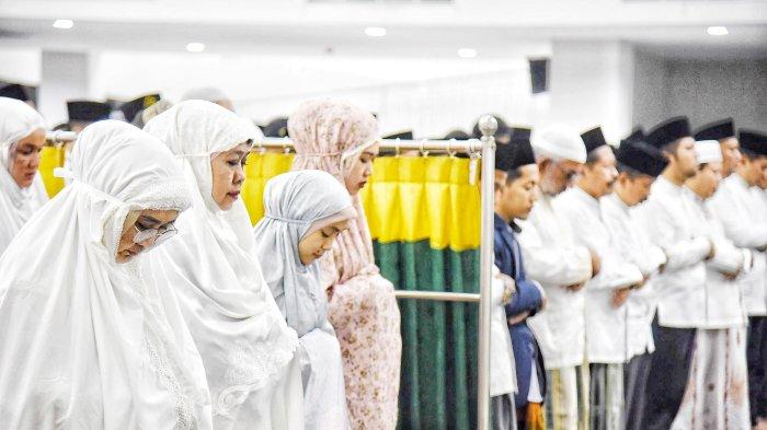 Suasana Taraweh Pertama Gubernur Jatim Khofifah di Masjid Islamic ...