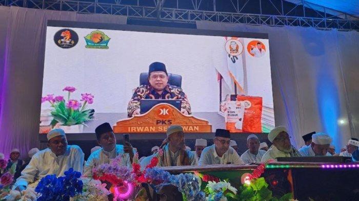 Isi Pergantian Tahun Baru, Kang Irwan Berselawat Bareng Ribuan masyarakat Situbondo ...