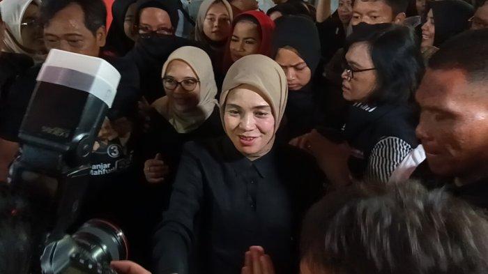 Keliling Dua Jam Lebih di Jalan Tunjungan Surabaya, Siti Atikoh Kagumi Kota Pahlawan: Pecah ...