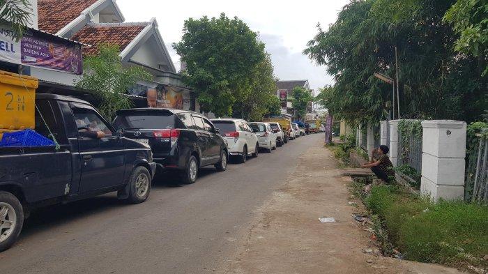 Meski 3 Tongkang Beroperasi, Antrean Panjang Terjadi di Pelabuhan ...