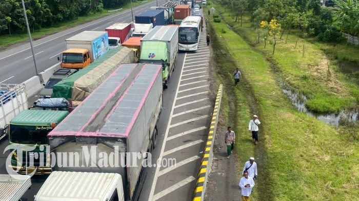 Kondisi Jalan Tol Surabaya-Sidoarjo Macet Total Imbas Harlah Satu Abad NU di GOR Sidoarjo ...