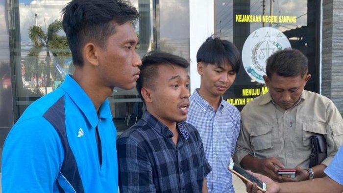 Laporkan Dugaan Pemotongan Gaji, GTT di Sampang Diduga Diintimidasi ...
