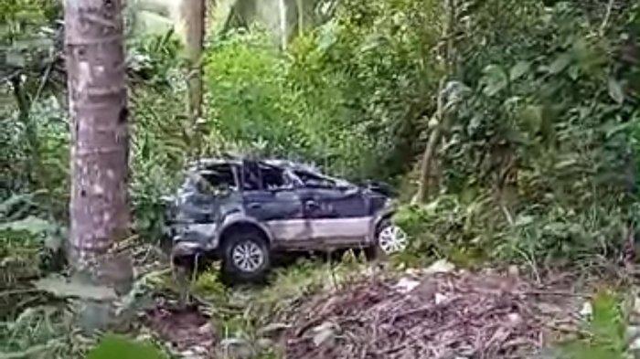 Mobil Rombongan Pengantin Terjun ke Jurang di Trenggalek, Penumpang ... Mobil Rombongan Pengantin Terjun ke Jurang di Trenggalek, Penumpang ...