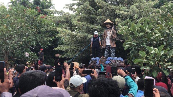Jawaban Eks Kades Sekapuk soal Demo dan Patung Pak Inggih Wisata Setigi ...