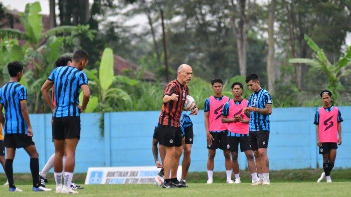 Dua Pemain Penting Arema FC Cedera saat Latihan, Ada yang Menepi hingga ...