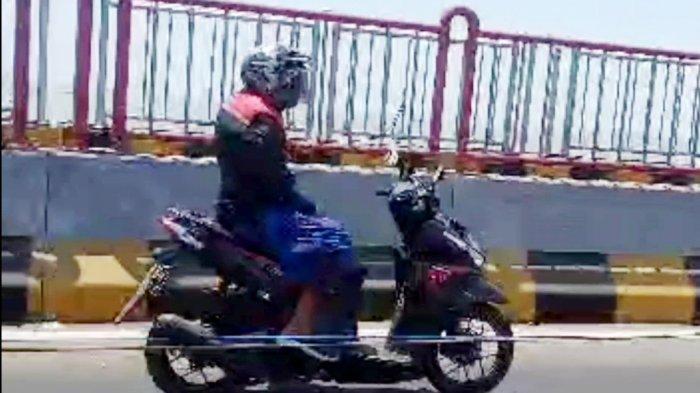 Viral Pemotor Vario Bikin Heboh, Melaju Kencang di Suramadu, Lepas Stang Kemudi - Tribunmadura.com