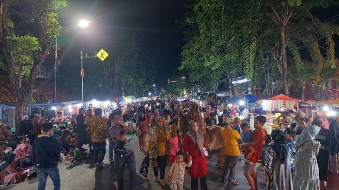 Hari Pertama Parade Musik Daul 2024 di Sampang Meriah, Lautan Manusia ...