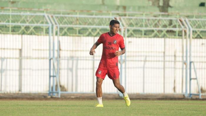 Striker Madura United Salim Akbar Tuharea Dipanggil Timnas U-23, Janji ...