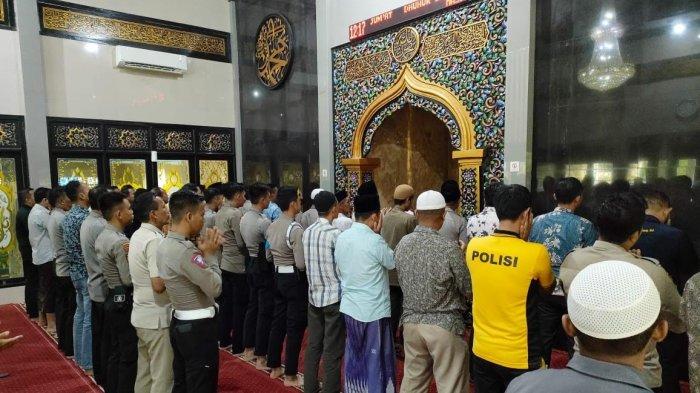 Polres Sumenep Gelar Salat Gaib dan Doa Bersama Untuk Korban Gempa Cianjur - Tribunmadura.com