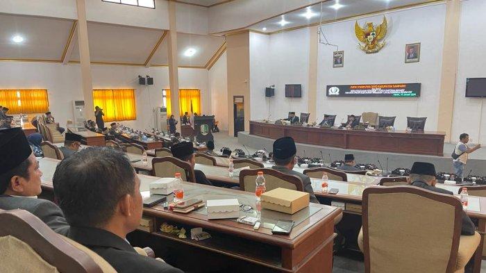 DPRD Sampang Gelar Paripurna Agenda Nota Penjelasan Raperda Inisiatif dan Nota 2 Raperda ...