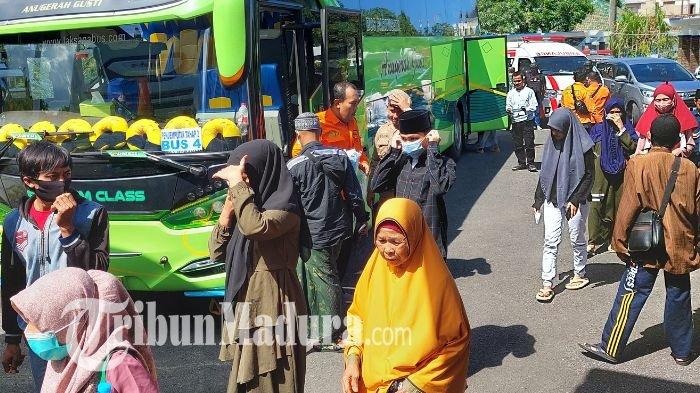 Ratusan Warga Eks Penganut Aliran Syiah di Sampang Pulang Kampung ...