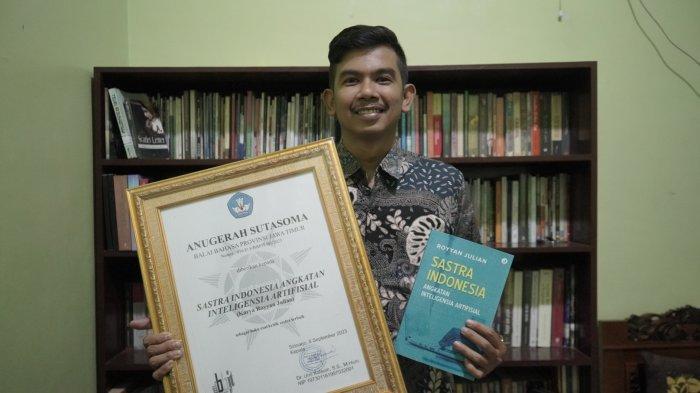 Kisah Royyan Julian Raih Anugerah Sutasoma Berkat Sastra Indonesia Angkatan Inteligensia ...