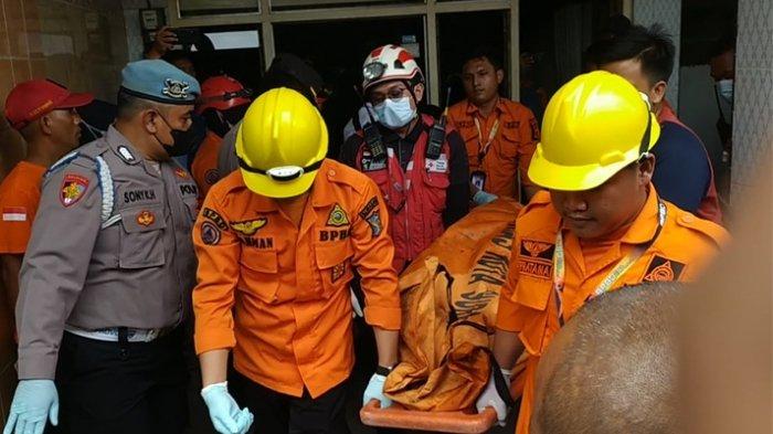 BREAKING NEWS : Kebakaran Hebat di Surabaya, Nyawa 2 Lansia Majikan dan ...