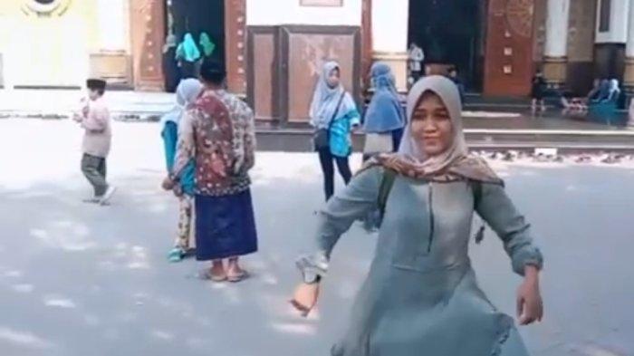 Nasib Wanita yang Berjoget di Depan Masjid Syaikhona Kholil Bangkalan seusai Viral, Ngaku Khilaf ...
