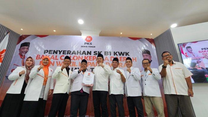 Serahkan 7 SK B KWK, Ketua PKS Jatim Sebut Siap All Out Raih Kemenangan di Pilkada Serentak ...