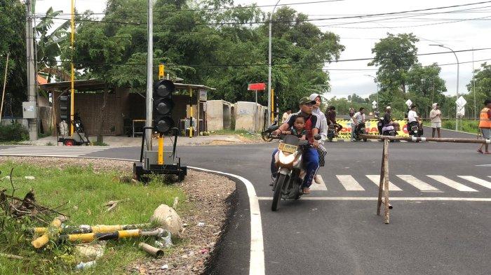 Dua Titik Persimpangan di JLS Sampang Terpasang Traffic Light, Telan Anggaran Ratusan Juta ...