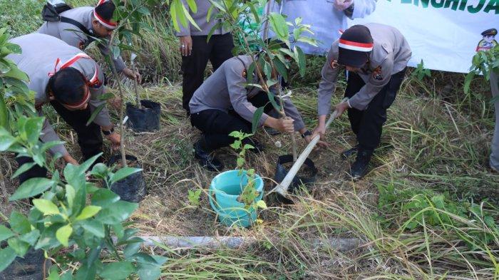 Polres Pamekasan Tanam berbagai Jenis Pohon, Gelorakan Gerakan Polri Lestarikan Negeri ...