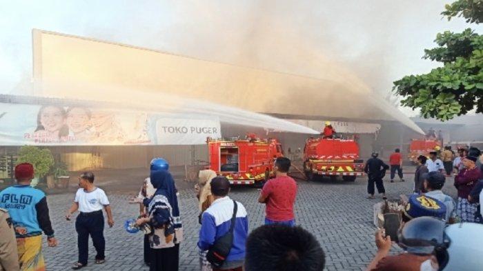 Toko Puger di Sumenep Mendadak Terbakar, 5 Unit Tim Pemadam Dikerahkan ...