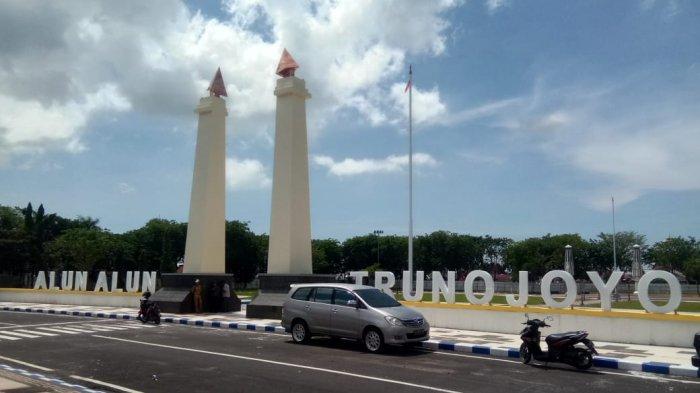 Pagar Penutup Proyek Alun-Alun Trunojoyo Sampang Dibuka Sebelum Launching, Penjagaan Ketat ...