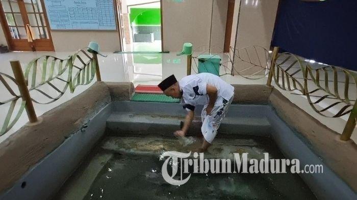 Peninggalan Syekh Maulana Malik Ibrahim di Masjd Tertua di Gresik ...