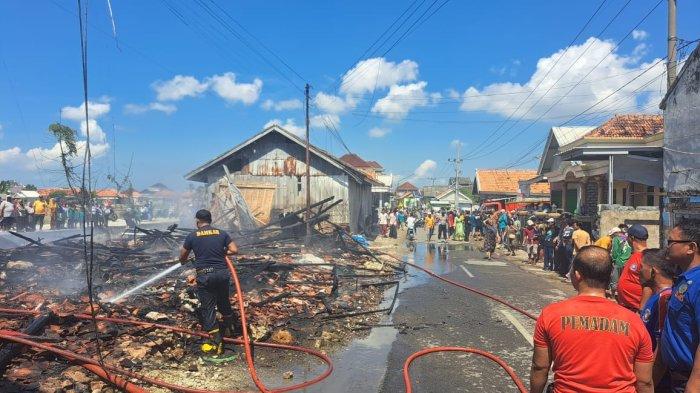 Tiga Gudang Kayu di Desa Pinggir Papas Sumenep Hangus Terbakar, Kerugian Jutaan Rupiah ...