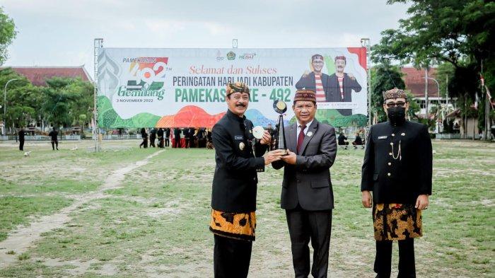 Bupati Pamekasan Terima Penghargaan dari Lembaga Prestasi Indonesia ...