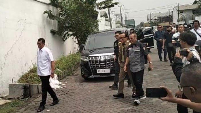 Sidak ke Perusahaan Diana, Wakil Menteri Tenaga Kerja Sempat Tak Dibukakan Pintu Masuk ...