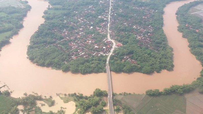 Lima Ruas Jalan Provinsi di Jatim Retak Hingga Ambrol Diterjang Banjir ... Lima Ruas Jalan Provinsi di Jatim Retak Hingga Ambrol Diterjang Banjir ...