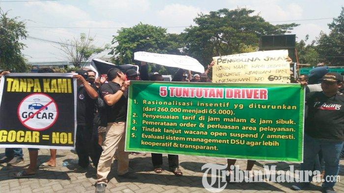 Ratusan Driver Taksi Online Gocar Geruduk Kantor Gojek : Tanpa Nadiem Makarim Gojek Tak ...