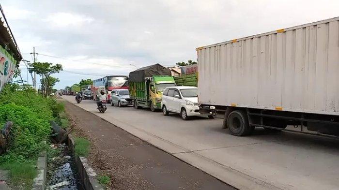 Pantauan Jalan Raya Duduksampeyan Gresik Macet Total, Ada Kendaraan Ngeblong, Dialihkan ke ...