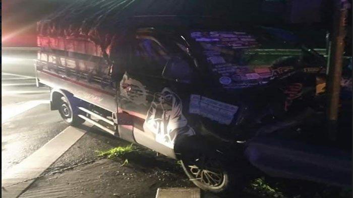 Sopir Mengantuk, Mobil Daihatsu Grand Max Hantam Median Tol Pasuruan Hingga Ringsek, Sopir Luka ...