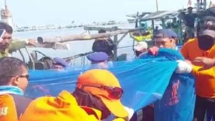 Tim Gabungan Berhasil Temukan Jasad Nelayan Warga Brondong yang ... Tim Gabungan Berhasil Temukan Jasad Nelayan Warga Brondong yang ...
