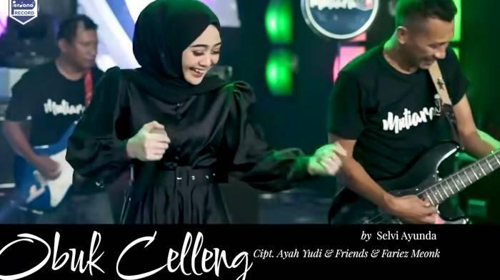 Makna Lirik Lagu Madura 'Obuk Celleng' Selvi Ayunda, Viral di TikTok ...