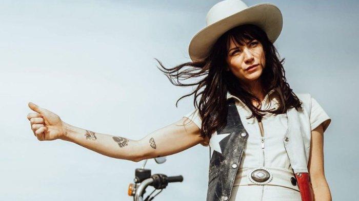 Arti Lirik Lagu Cinnamon Girl - Lana Del Rey, Viral di TikTok, 'If You ...