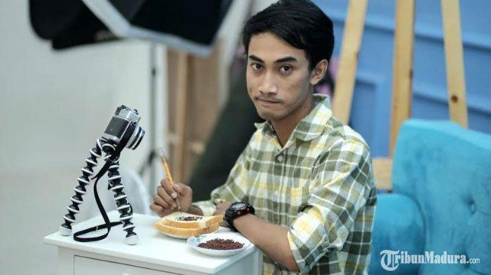 Isi Waktu Luang di Rumah, Pemuda Surabaya ini Lukis Wajah Tenaga ...