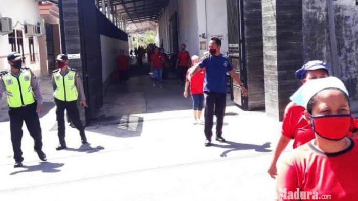 BREAKING NEWS: Ratusan Karyawan Pabrik Rokok Mustika Tulungagung Ikut ...